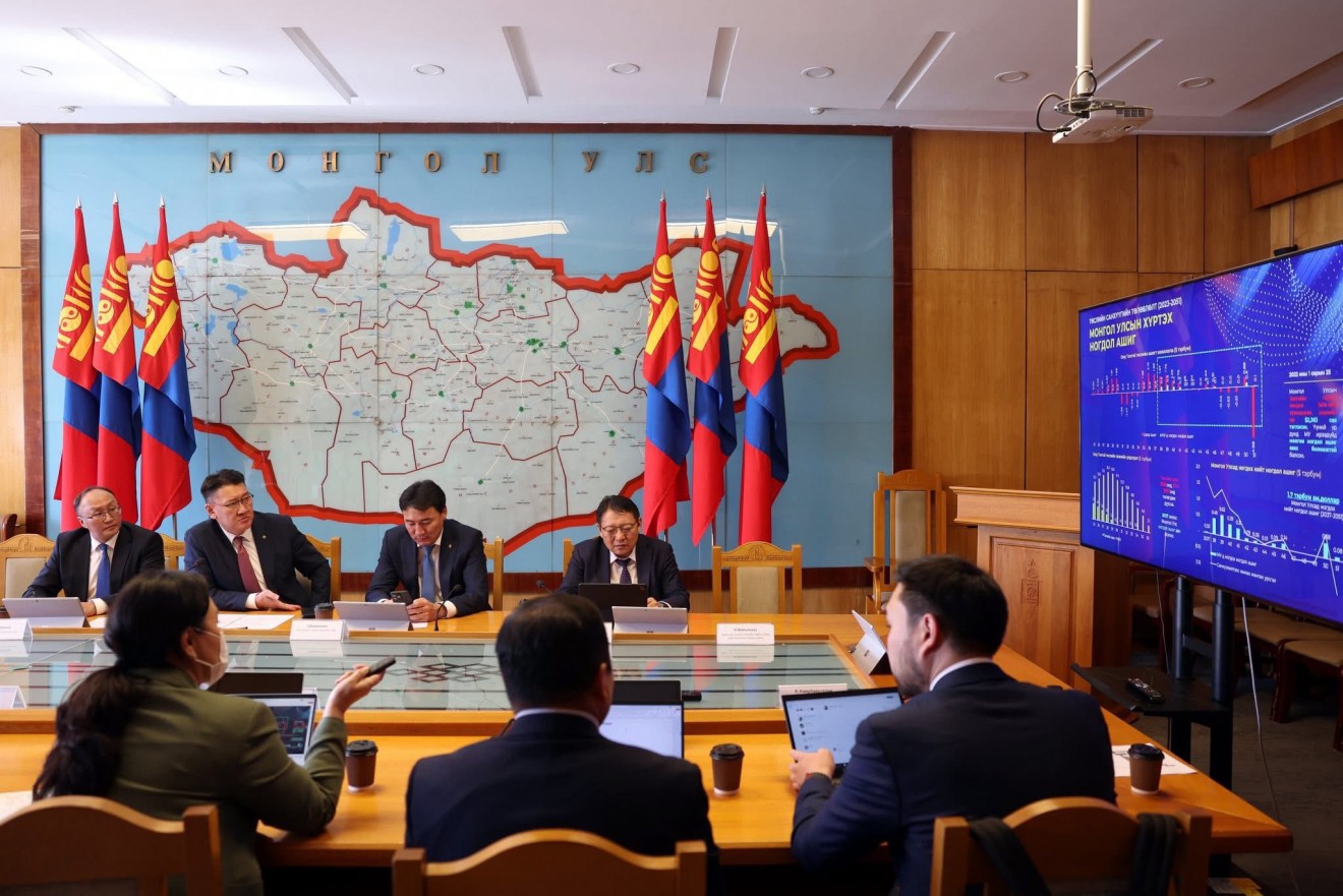 Б Жавхлан Оюу толгойн зээлийн хүүг бууруулах асуудлаар хөрөнгө оруулагч талтай хийх